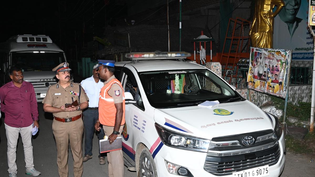 Avadi City Police Commissioner inspects night patrols and checkposts - The Hindu
